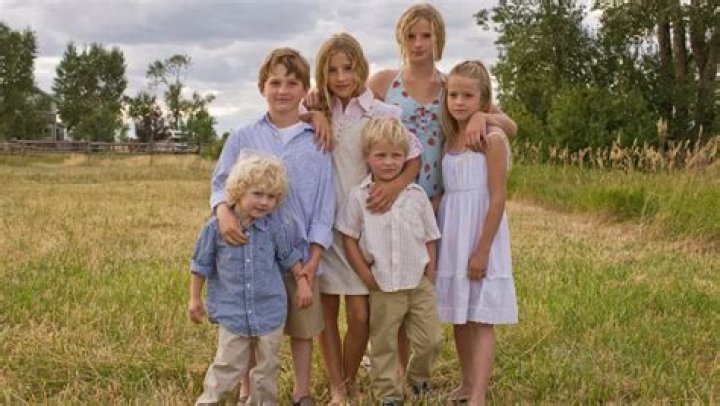 How Many Brothers And Sisters Does Elly De La Cruz Have? - Sibling ...